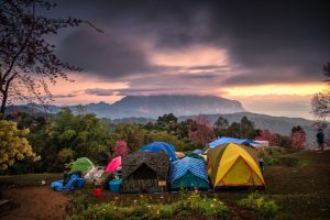 Camping în România: Cele mai frumoase locuri pentru corturi și rulote ...